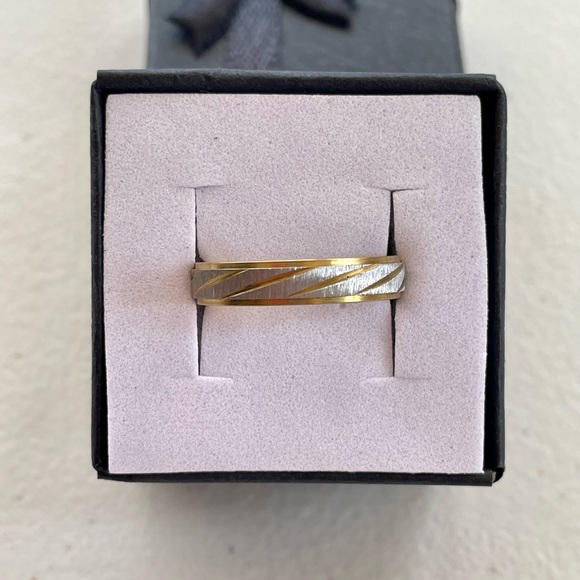 Jewelry | Gold Color Minimalist Pattern Band Ring Size 55 | Poshmark